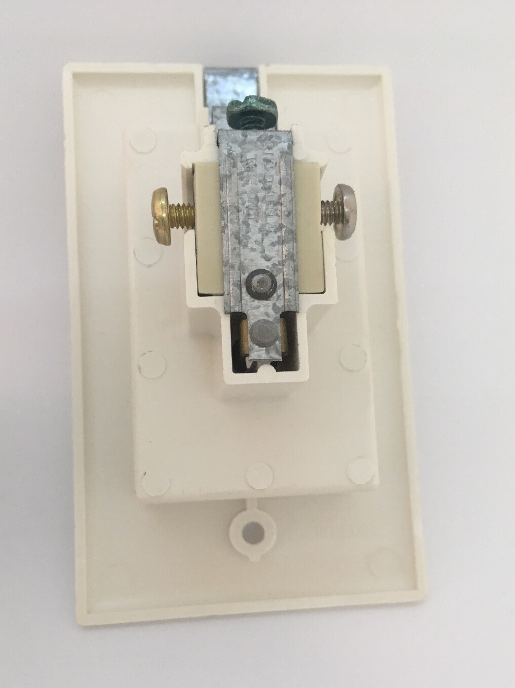 Leviton White Clock Hanger Recessed Outlet Receptacle 688-W 2 Pole 3 ...