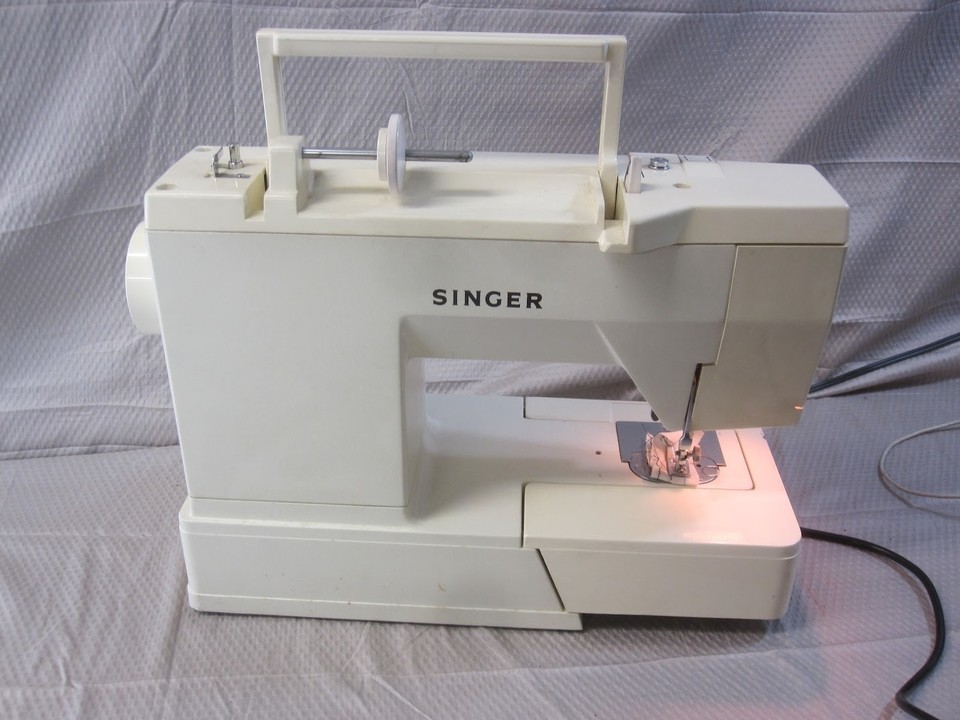 Vintage Singer Model 6233 Sewing Machine w/Pedal, Manual & Needles ...