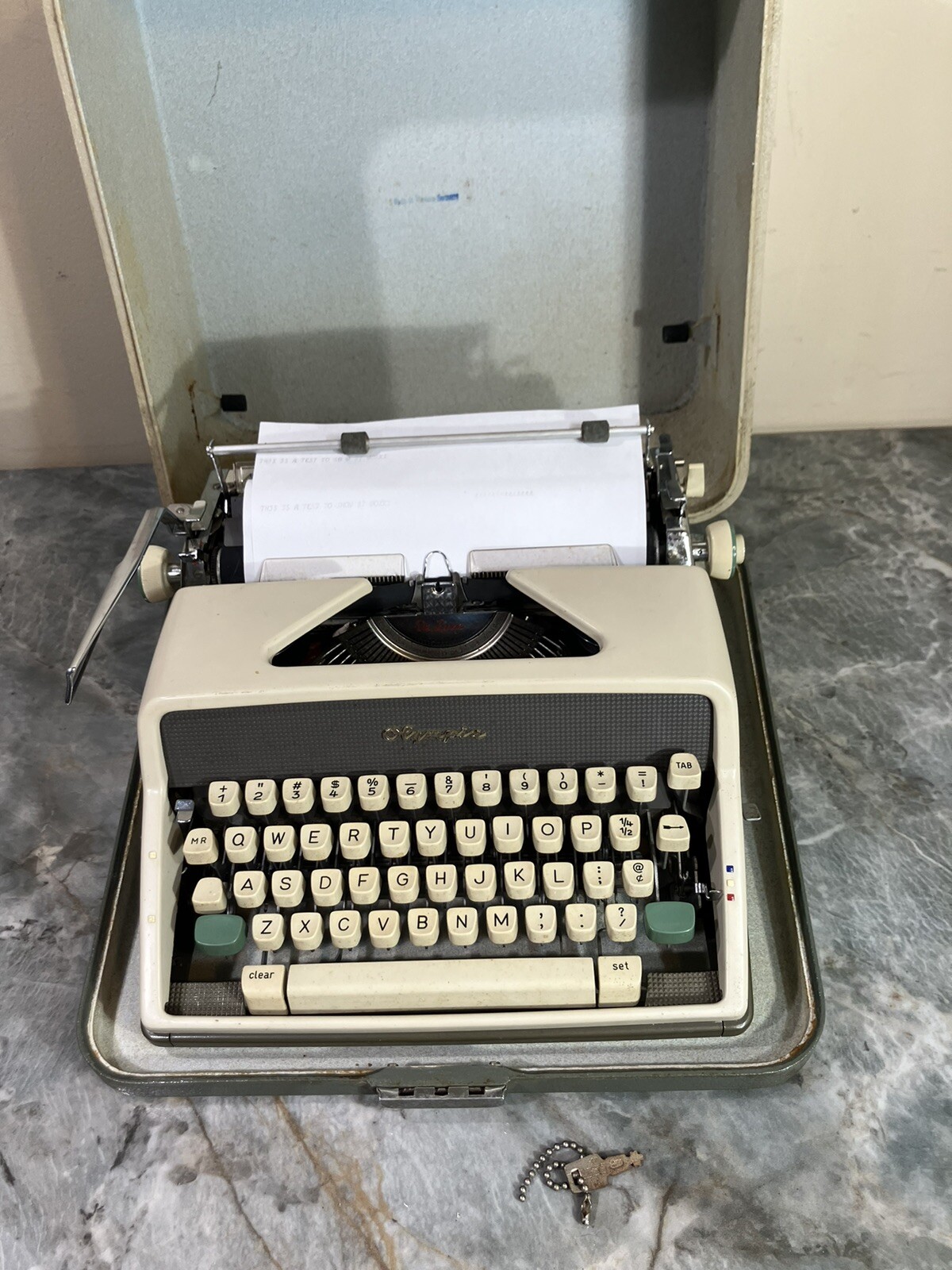 Olympia De Luxe SM7 Typewriter With Case Rare Script Cursive Typeface ...
