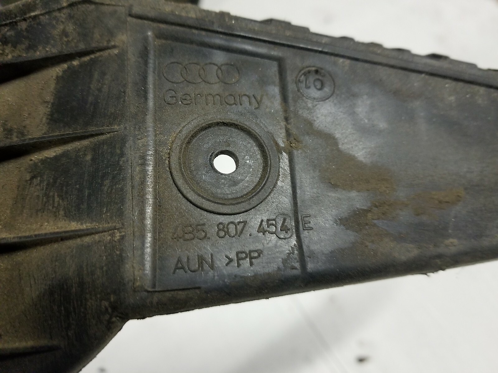 2002 Audi A6 C5 - Exterior Trim - Rear Bumper Guide Bracket -R- 4B5 807 ...