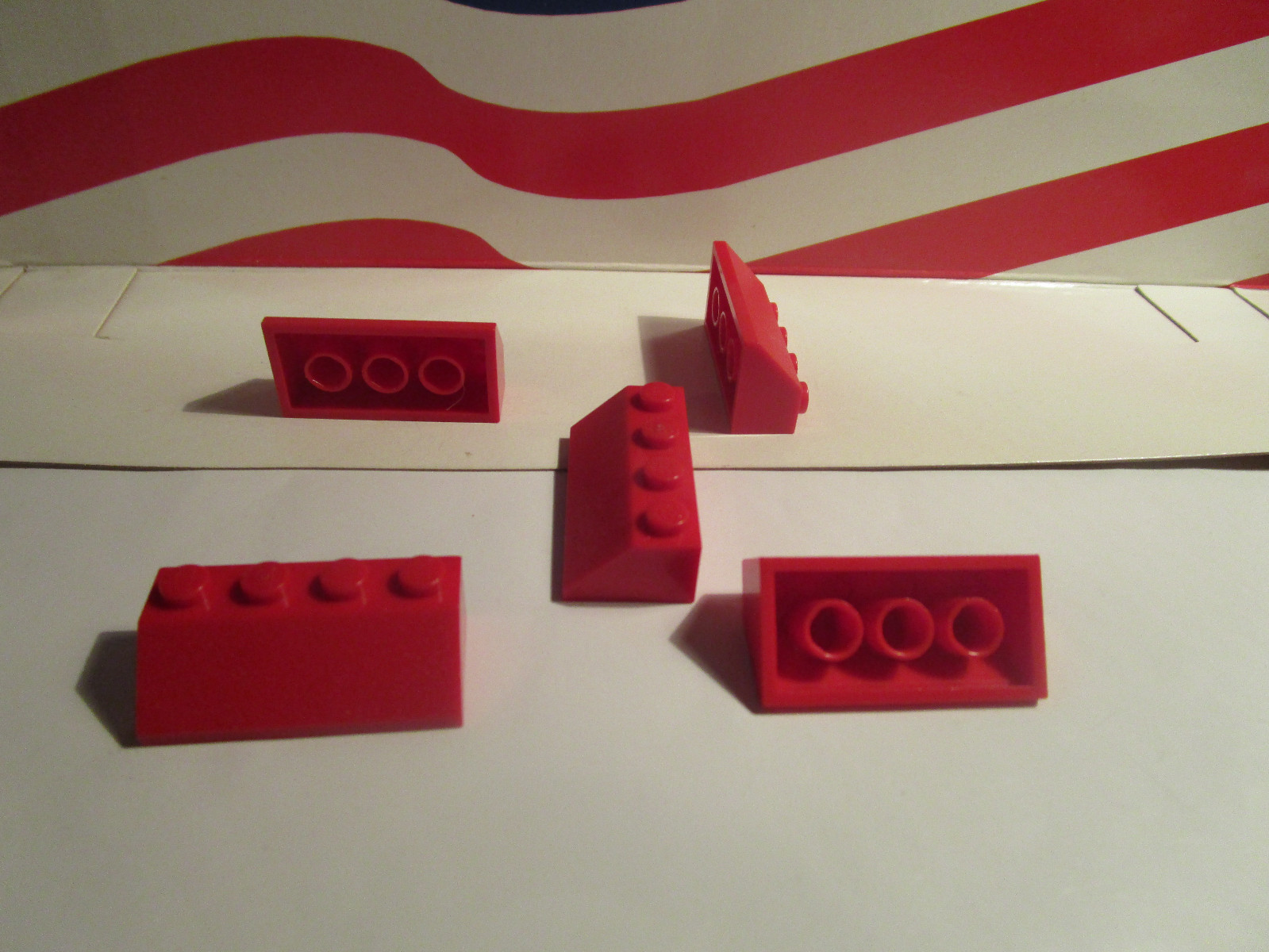 Lego (5) RED BRICKS 2 x 4 45% SLOPE HOGWARTS EXPRESS 4841 CITY ...