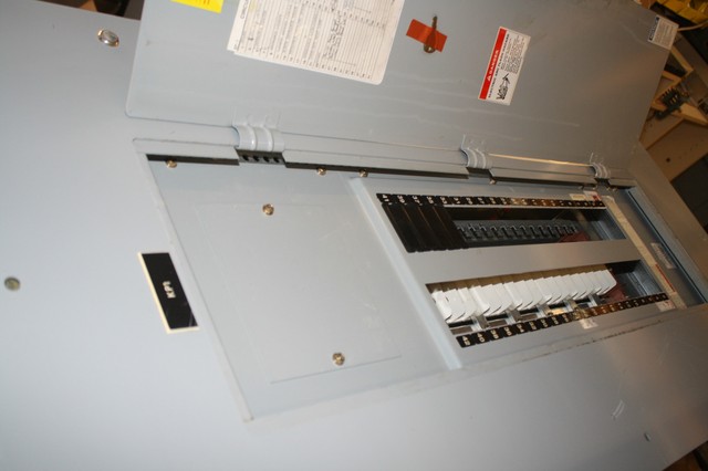 Cutler Hammer Power Line C Main Breaker Panel 100 Amp W Breakers YS2048 ...