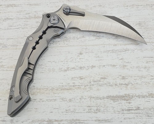 Maxace Hela Frame Lock Gray Titanium Handles Satin Hawkbill M390 Blade ...