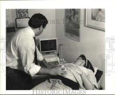 1991 Press Photo Ultrasound machine used by Dr. Jason Collins on mother ...
