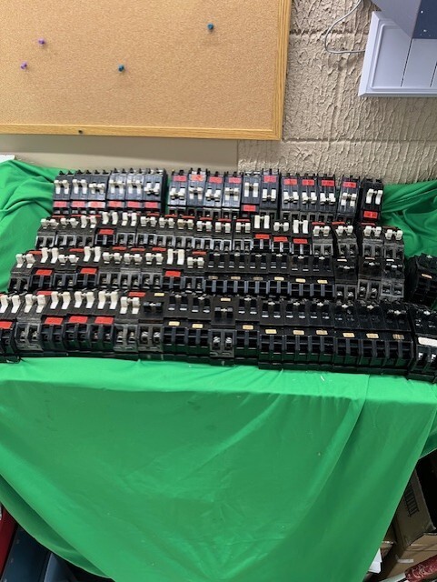 LOT of 74 ZINSCO Type Q THICK 2 Pole 60 Amp 240V CIRCUIT BREAKERS ...