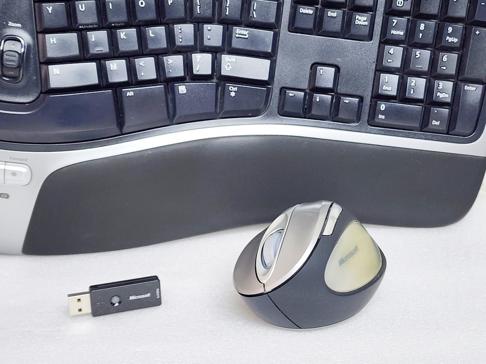 Microsoft Natural Wireless Ergonomic Keyboard 7000, Mouse & USB Dongle ...