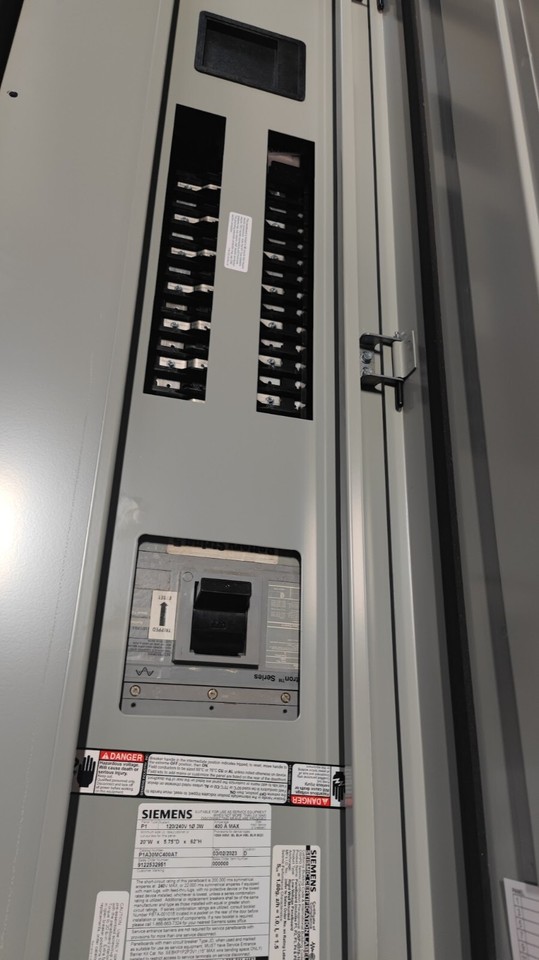 SIEMENS 400 AMP PANELBOARD 240 120 MLO 1PH/W 30 Cir w/ USED MAIN NEMA ...