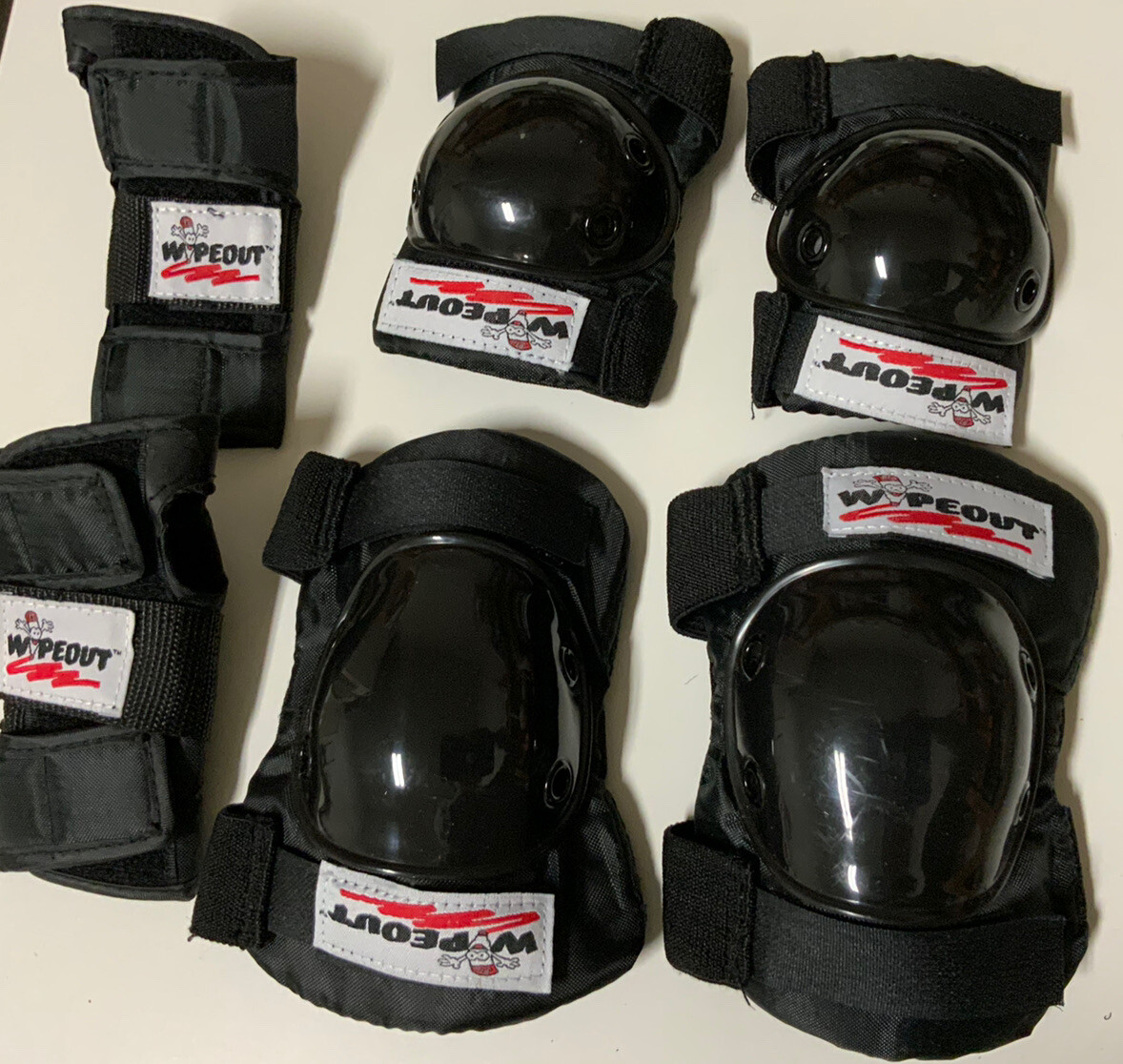 🧷 Wipeout Kids 5+ Pad Set Knee Pads Elbow Pads & Black, good conditions ...