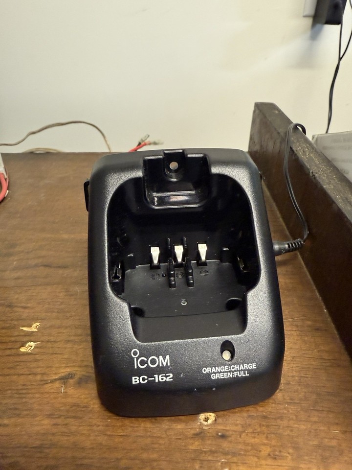 ICOM IC-M32 Handheld Waterproof VHF Marine Band Transceiver w/ Charging ...