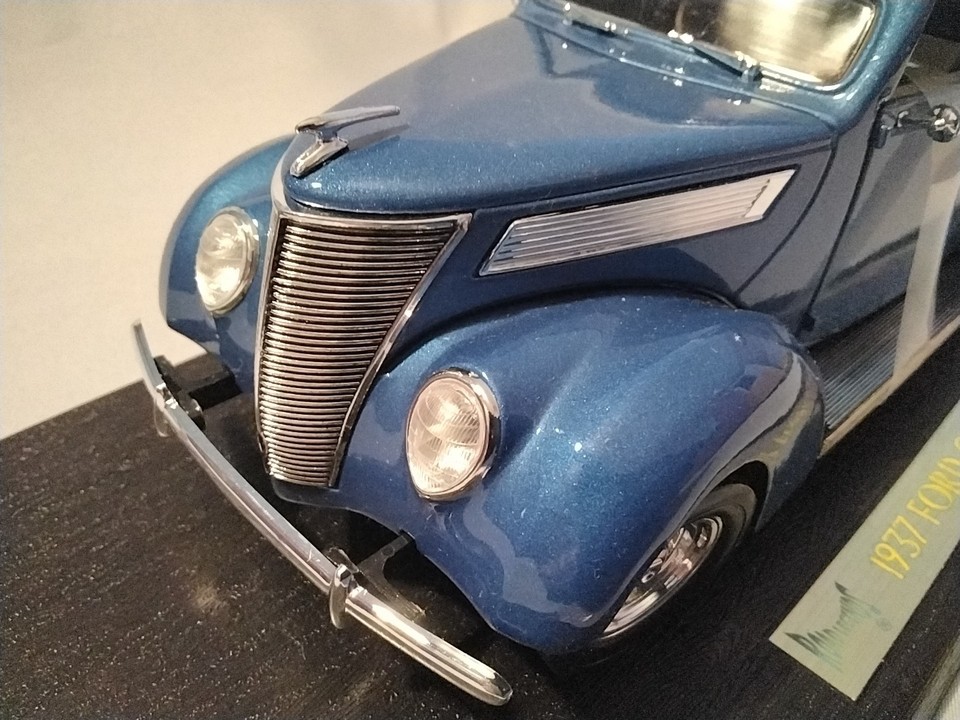 Fairfield Mint 1:18 diecast 1937 Ford Cabriolet *RARE* Top Up Blue ...