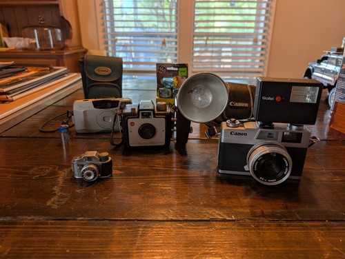 Lot of 3 Vintage Cameras and flash bulbs, Cannon, Cannon, Kodiak 1950 ...