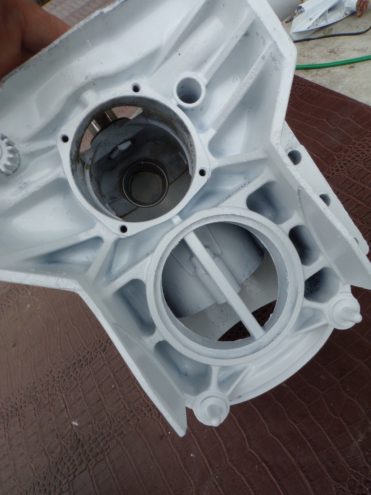 982486 981056 OMC Stringer 400 4 Cylinder Upper Gear Case 21/18 ...