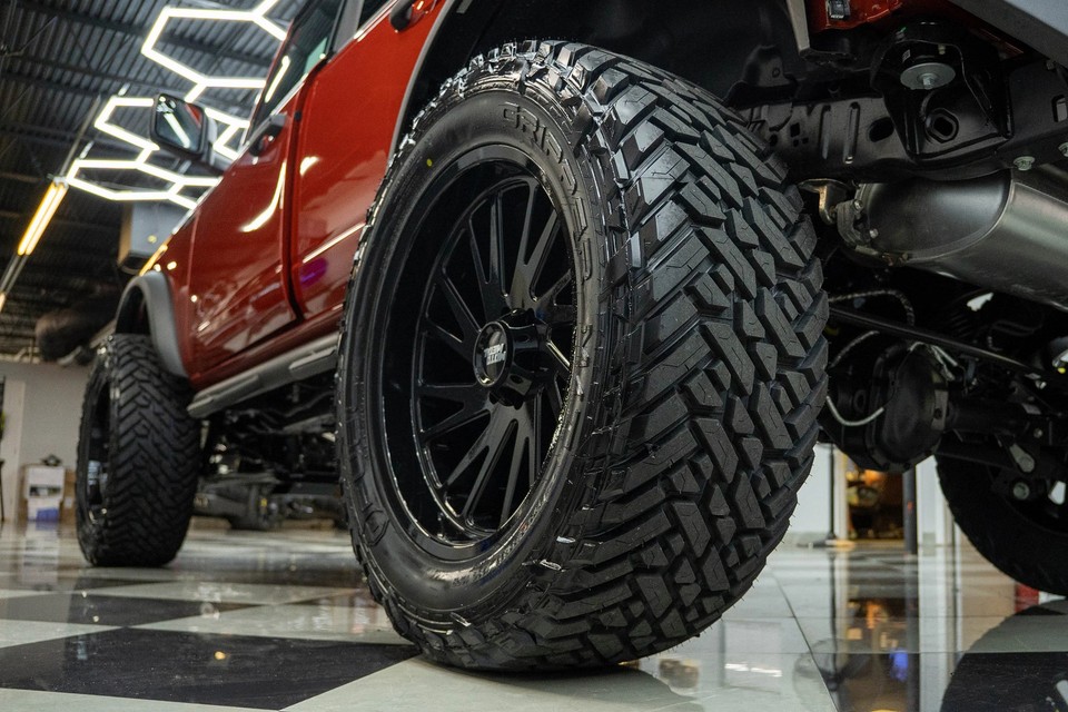 Moto Metal MO811 COMBAT Wheels 22x10 (-18, 8x170, 125.1) Black Rims Set ...