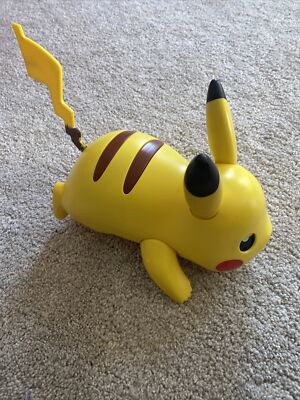 Pokemon 2015 Tomy Battle Moves Pikachu Toy Lights and Sound Missing Leg ...