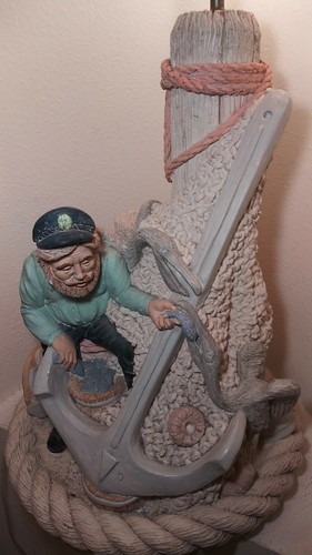 VINTAGE 1998 WEST COAST STATUARY NAUTICAL / SEA CAPTAIN LAMP... VERY ...