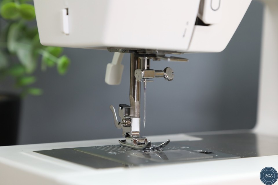 White Singer 5523 Heavy Duty Sewing Machine Walking Foot Included ...
