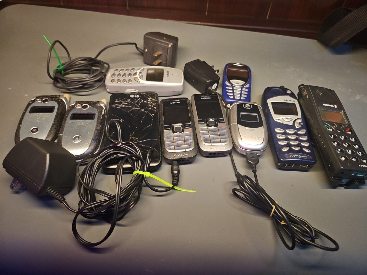 Lot of 10 old cell phones for parts/scrap gold recovery Untested | eBay