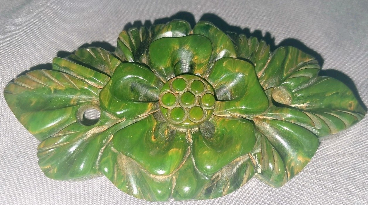 Vintage Large Green Carved Bakelite Leaf FLOWER Clip … - Gem