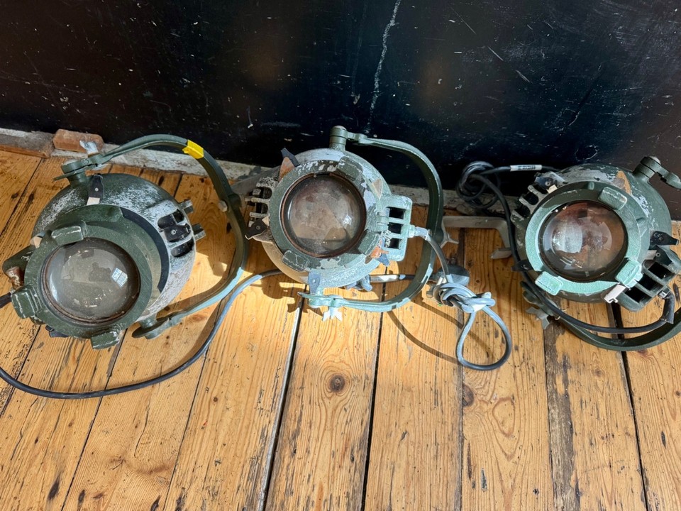 3 x Original & Vintage Strand Patt 23 Electrical theatre lights - Sold ...
