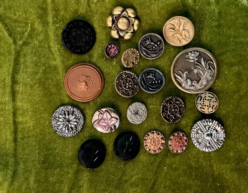 Unique BUTTON Collection 20 Flower Themed Buttons - Antique & Vintage ...