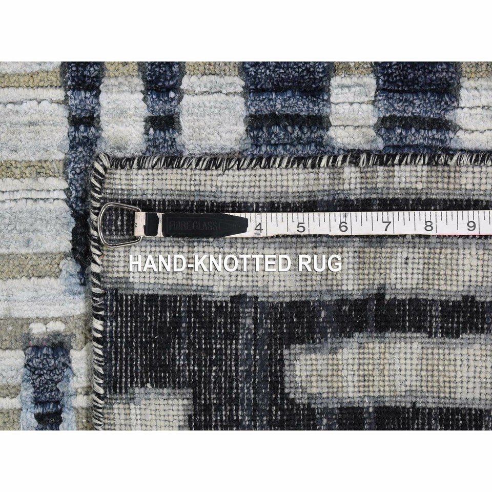 8'x10'1" Zig Zag Design Black and White Pure Silk and Textured Wool Rug ...