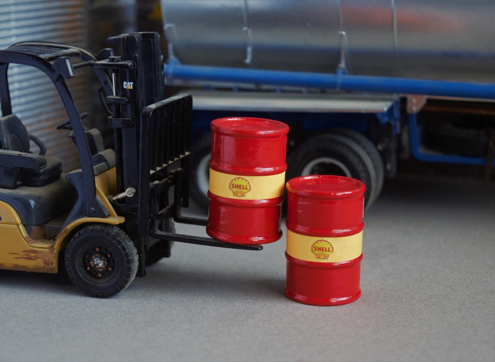 1/18 Scale SHELL Fuel Barrels (2) Shop Garage Diorama items Austin's ...