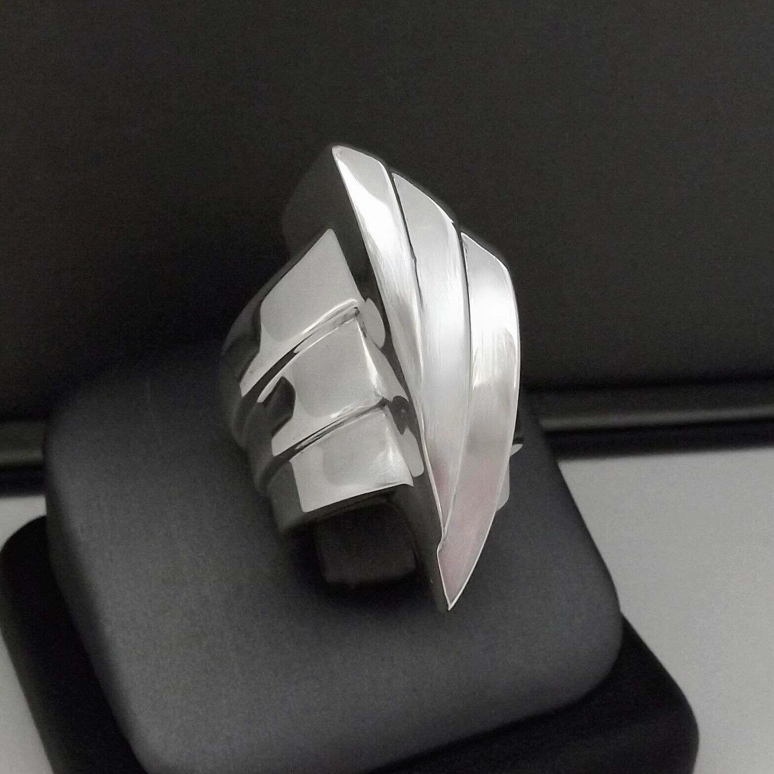 DND Sterling Silver Modernist Lightning Bolt Ring Hea… - Gem