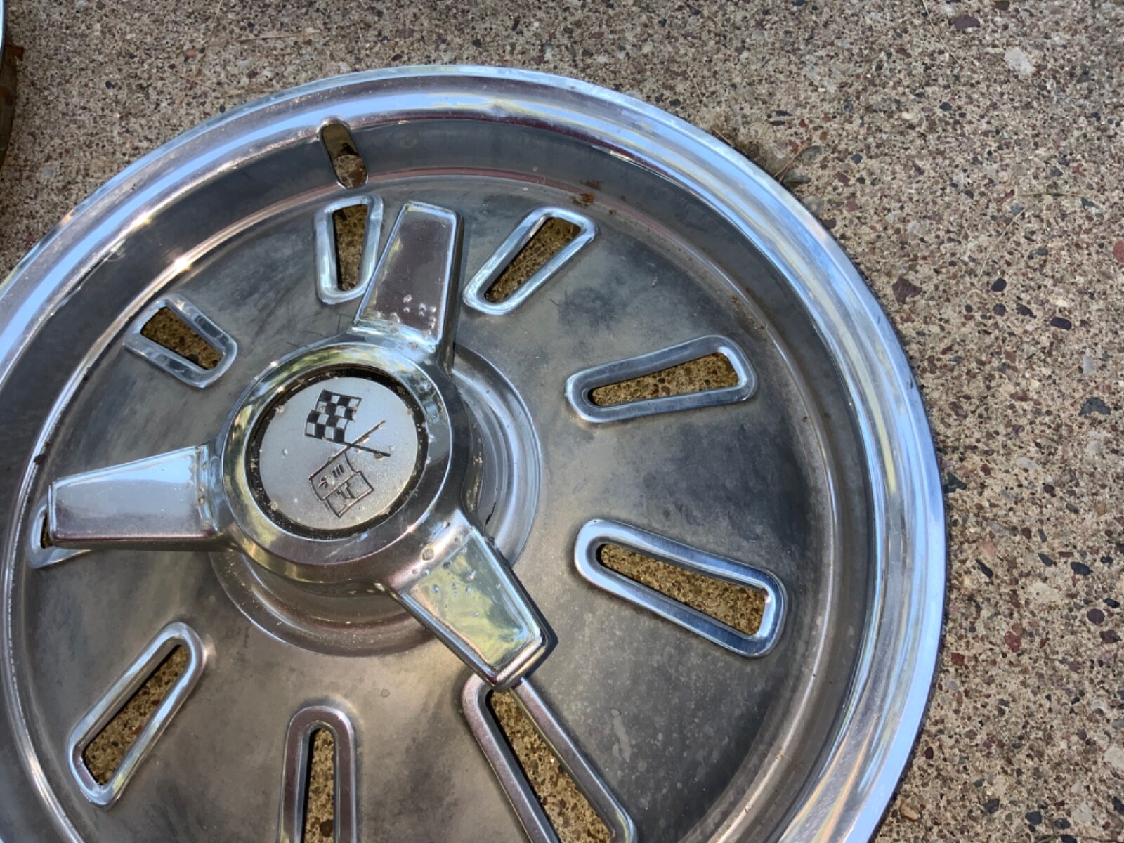 OEM GM CORVETTE C2 EARLY 1964 FROSTED ORIGINAL USED HUBS CAPS SET OF 3 ...