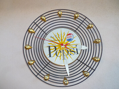 Vintage Pepsi The light Refreshment Clock Holzer Display nice ...