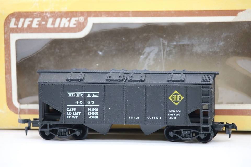 HO Scale Life-Like, 40' Two Bay Cement Hopper, Erie RR, Black, #4065 ...