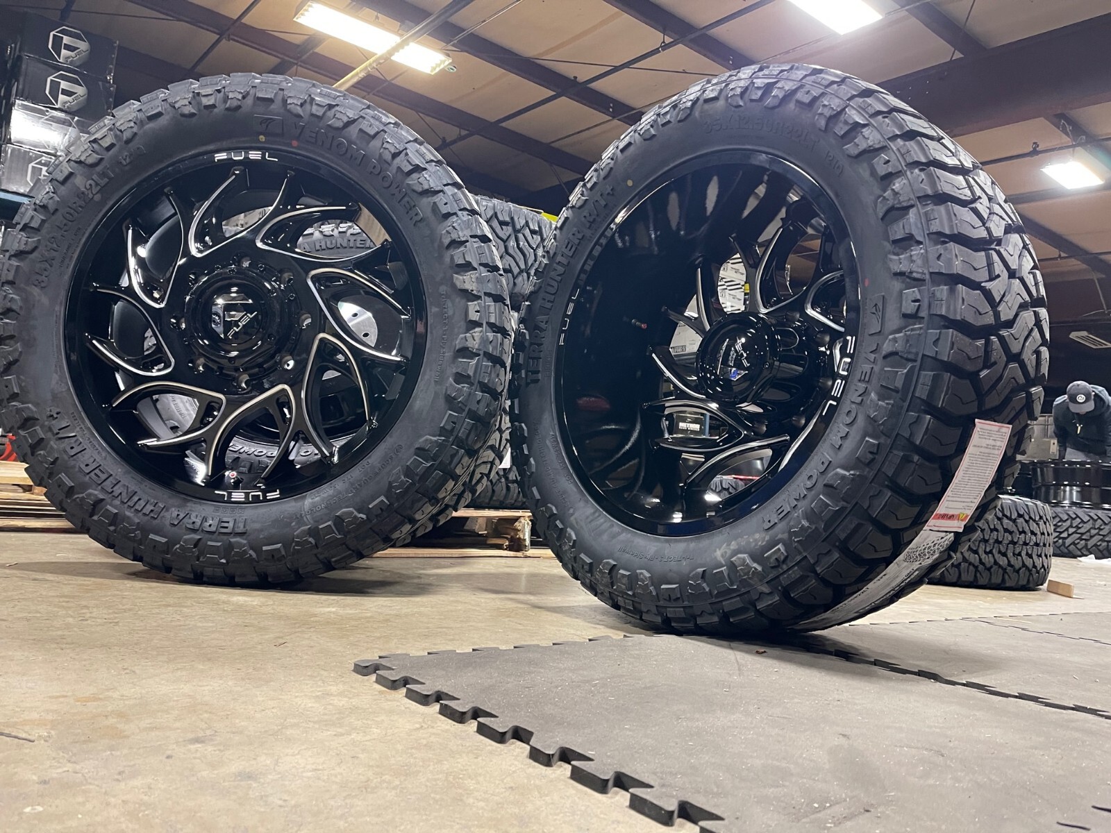 6 22" Fuel Runner D741 Dually Wheels 8x200 | 33" AT Tires | Ford Super ...
