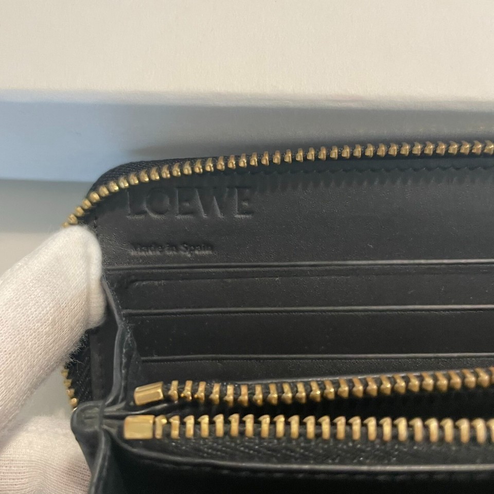 Loewe round zipper unisex zip around long wallet black Leather Box bag ...