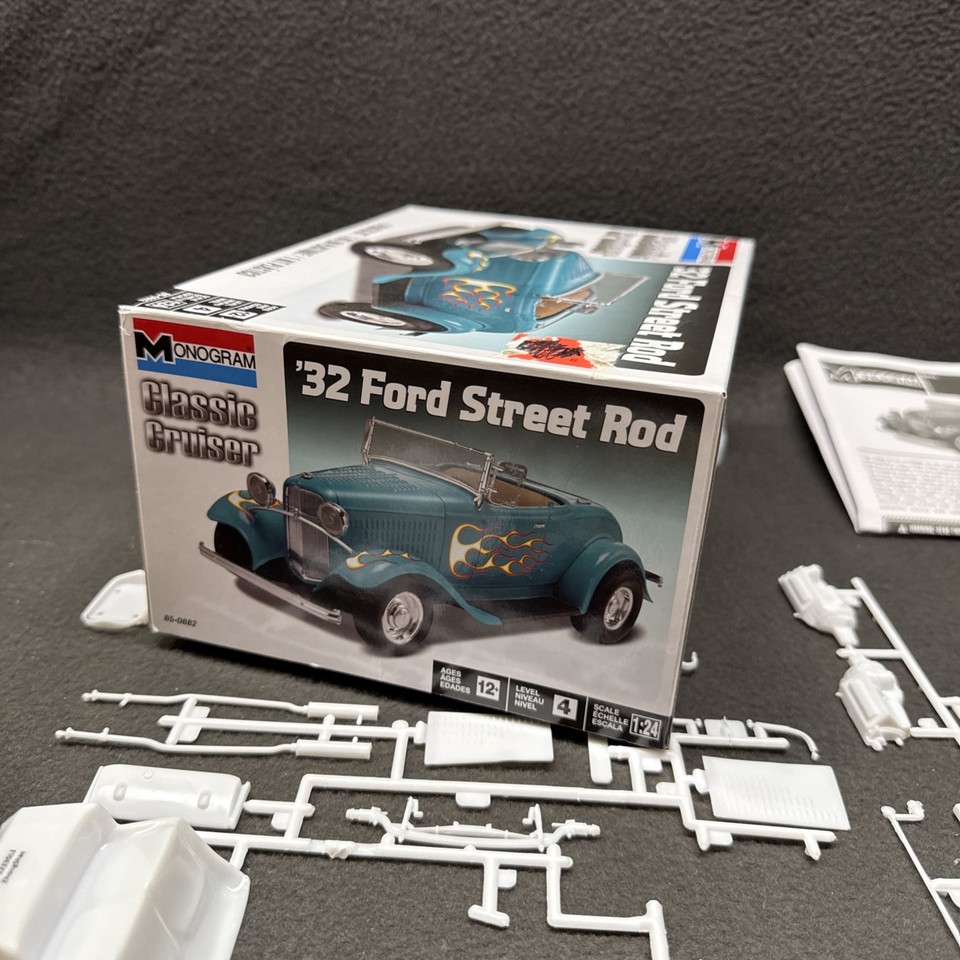 Monogram '32 Ford Roadster Hot Rod Model 1/24 Street Rod Custom Deuce ...