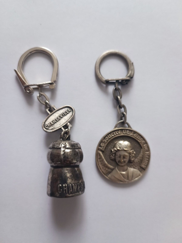 2 Porte-clés Champagne H. ABELE REIMS et Restaurant HARDAS Keychain ...