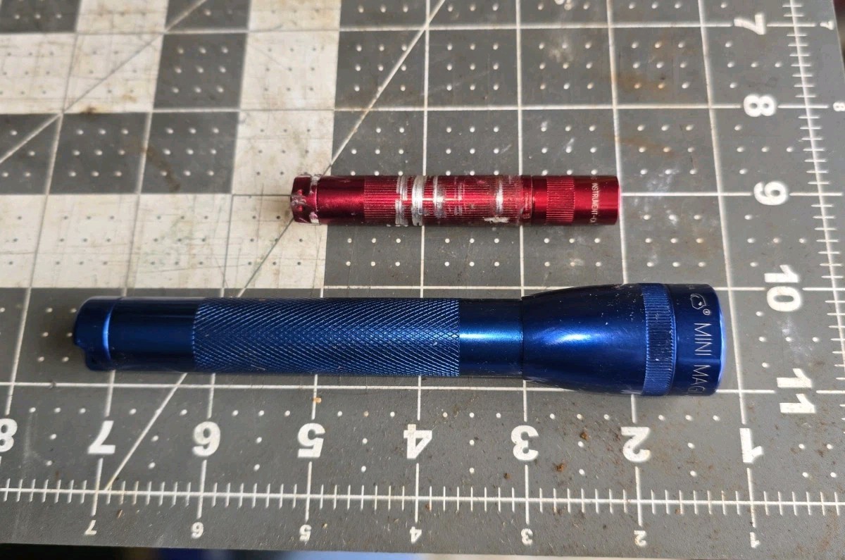 Lot of (2) ~ MINI MAG LIGHT Blue, & Red Solitare Flashlight, USA Made ...