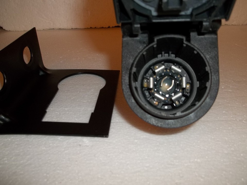 2014-24 Chevrolet Silverado OEM Trailer plug 7-Blade & 4-Flat w/brkt ...