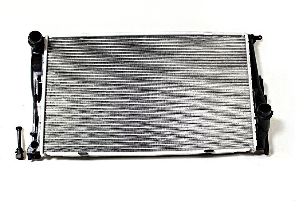 Premium Radiator For BMW X1 Z4 E81 E82 E84 E87 E88 E89 E90 E91 E92 7. ...