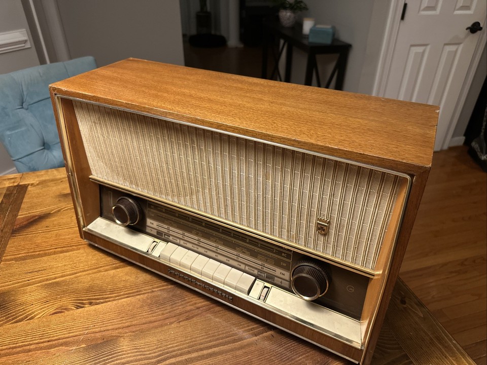 Grundig Majestic 3165U Tube Radio FM 10 Circuits AM 7 SW LW Powers On ...