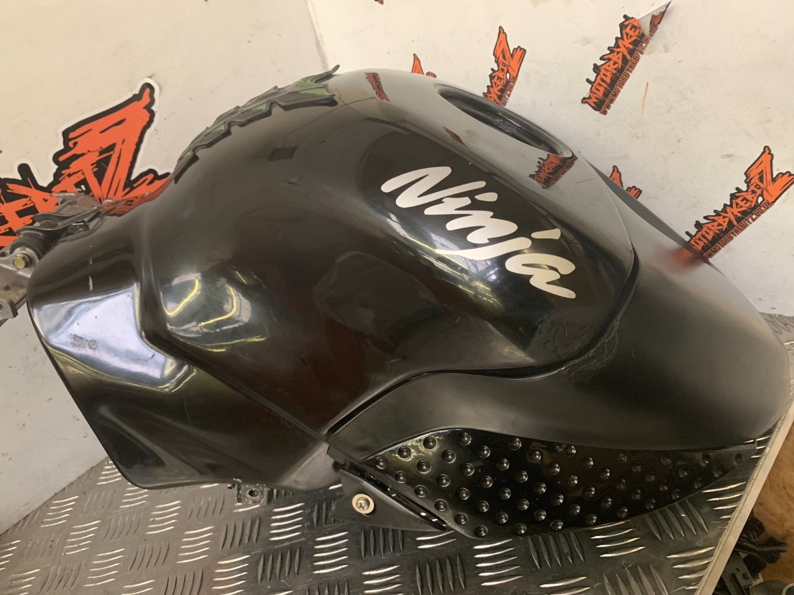 KAWASAKI ZX636 C1H C6F ZX6R 2005 2006 FUEL PETROL TANK WITH COWL | eBay UK