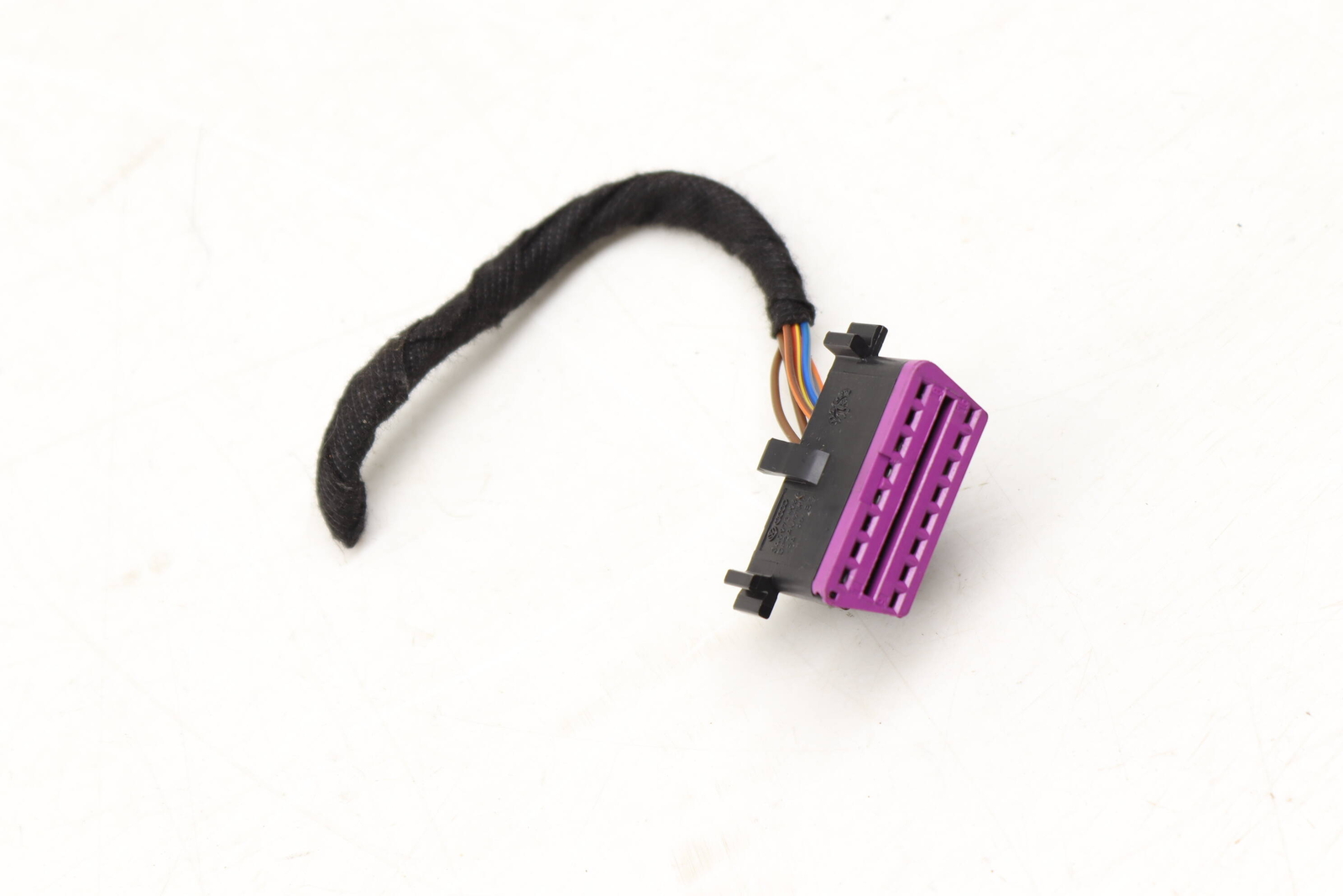 Empty wiring plug | VW Vortex - Volkswagen Forum