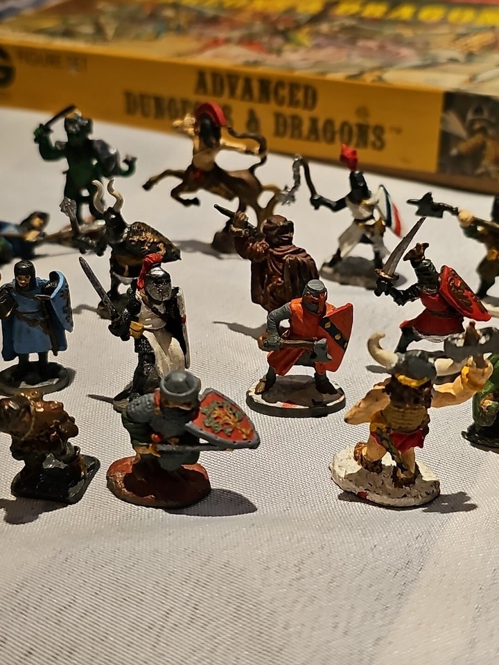 lot of 59 1980s Grenadier Fighting Men Dungeons& Dragons Miniatures ...