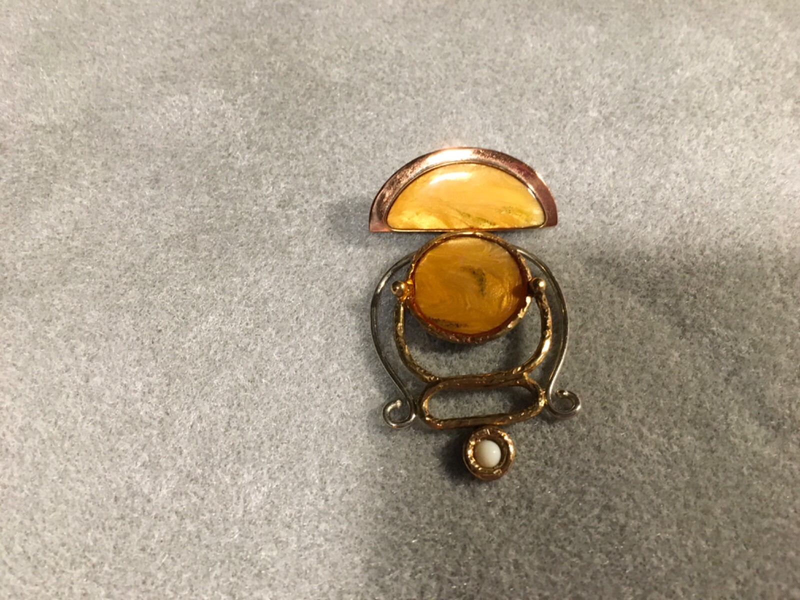 Handcrafted pin/pendant with Tri-color Metal - Gem