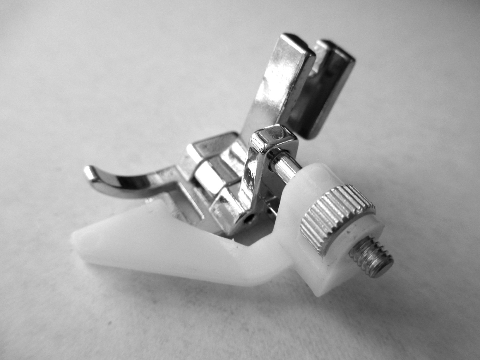 SLANT Shank BLIND STITCH Presser Foot * Singer Athena Touch & Sew 706 ...