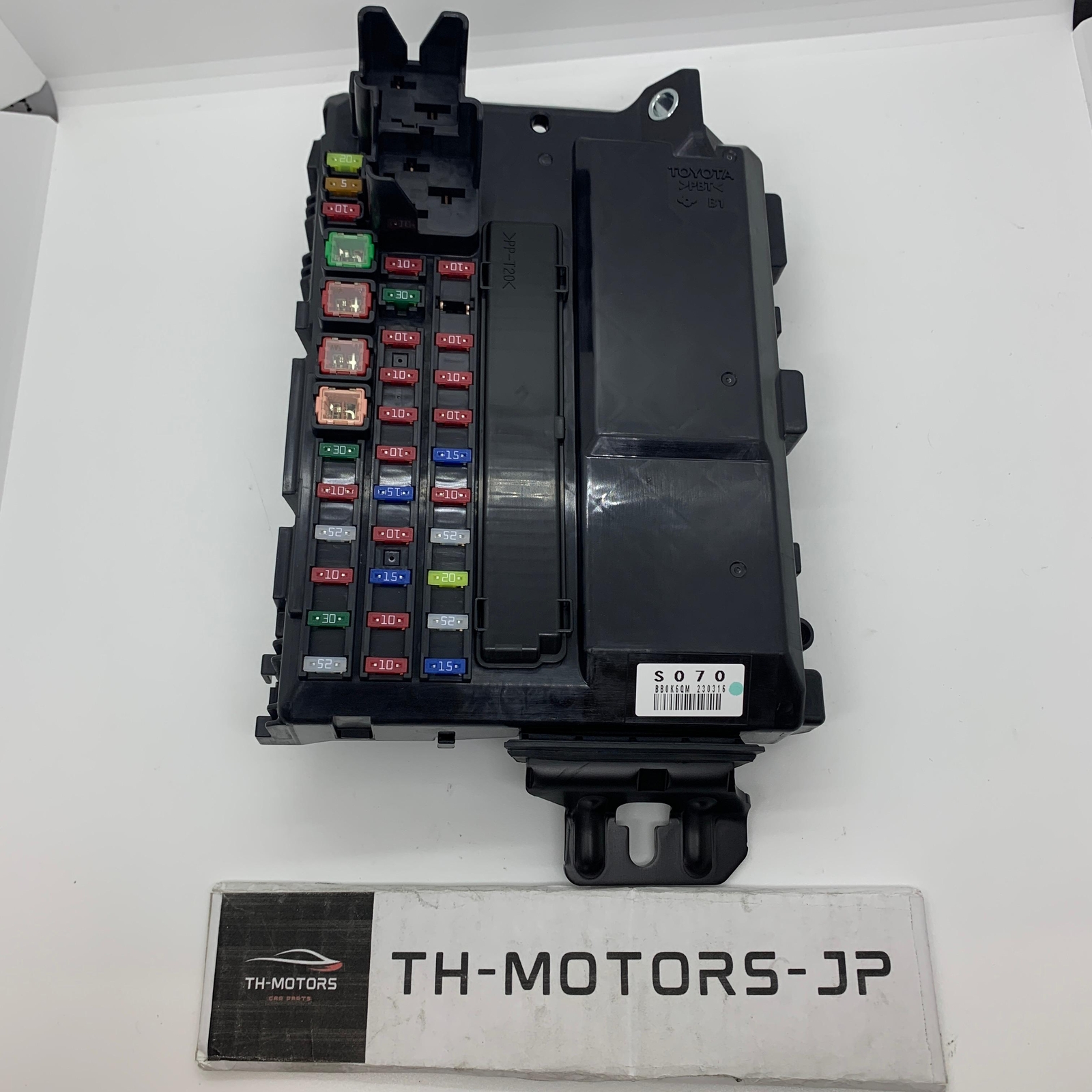 TOYOTA LEXUS Genuine LS460 Fuse Relay Engine Room Junction Block 82720 ...