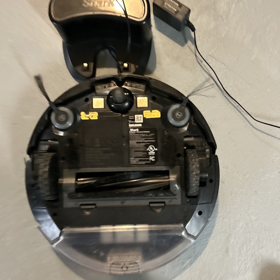 Shark RV750 Black Robot Vacuum Cleaner For Repair Or Parts 787790849414 ...