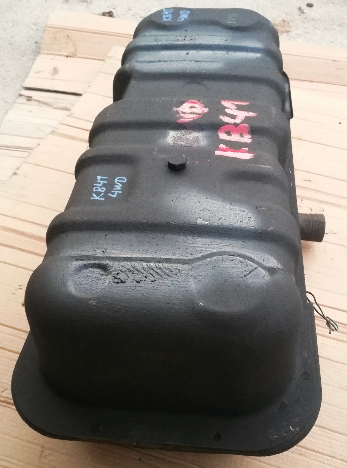 ISUZU KB41 PICK UP UTE 4WD MODEL 1983 87 ENGINE G161 PETROL FUEL TANK ...