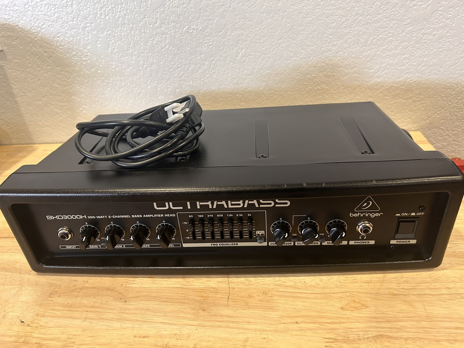 Behringer Ultrabass BXD3000H 300 Watt 2 Channel Bass Amplifier - Used ...