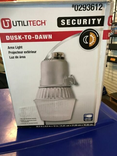 Utilitech 70-watt Aluminum Dusk-to-dawn Security Light E70hut for sale ...