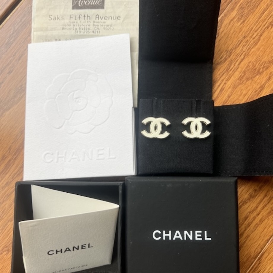 100% Authentic CHANEL 2022 CC Logo White Ename Stud E… - Gem