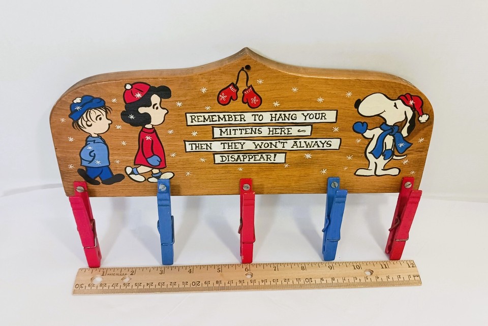 Vtg Peanuts Snoopy Lucy Linus Hand Painted Wooden Mitten Hanger ...